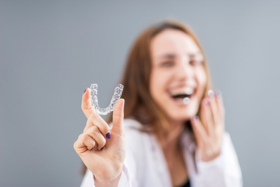 How To Use Invisalign Chewies: 6 Steps (With Infographic!)